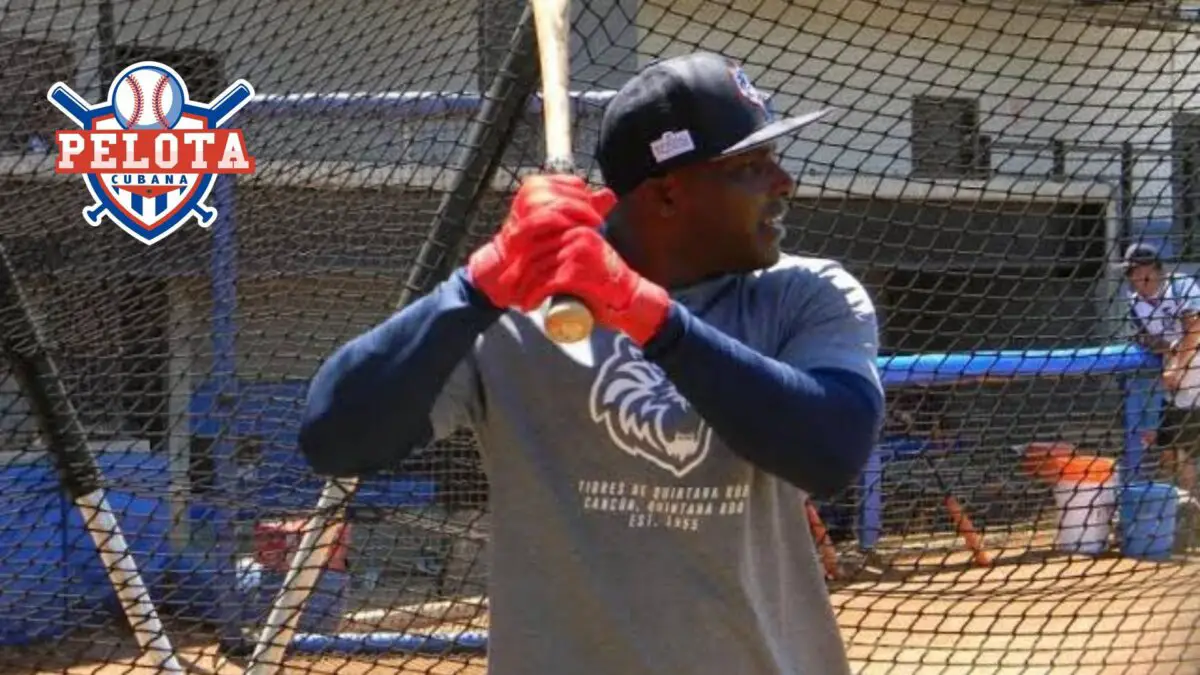 Ronnier Mustelier nuevo coach de bateo de los Tigres de Quintana Roo